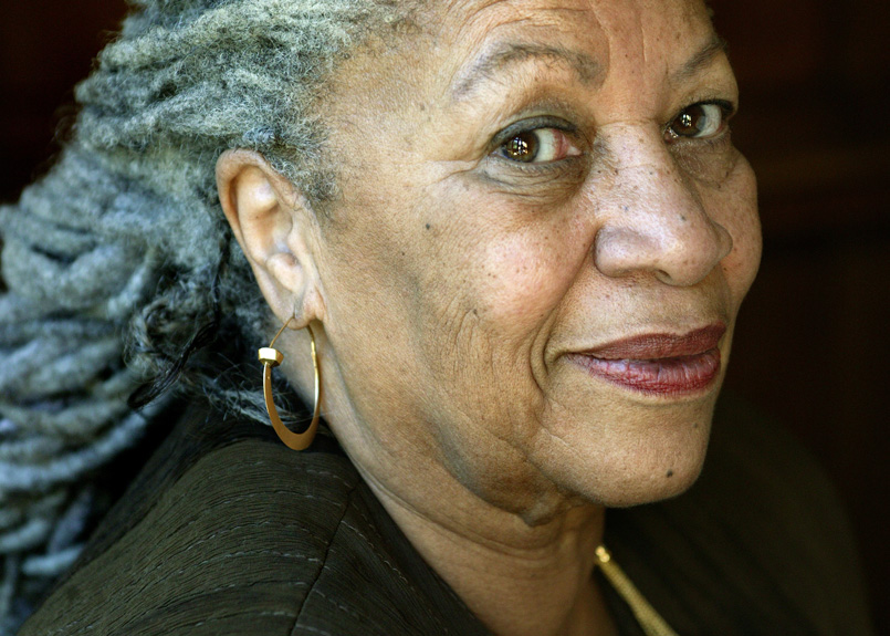Toni Morrison (1931–2019): Den Rand zum Zentrum gemacht | WOZ Die ...